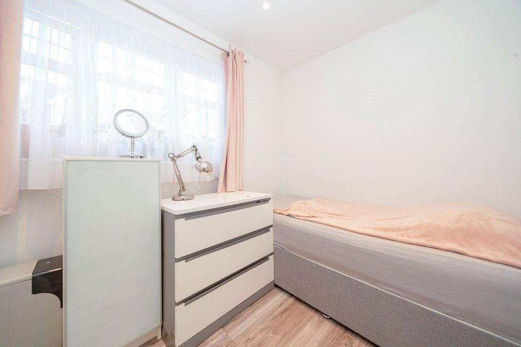 Mildred Avenue, Watford, Hertfordshire WD18, 4 bed detached house for ...