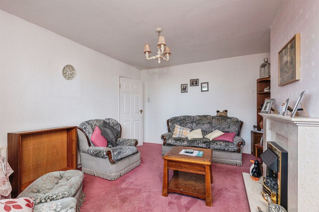 Boothroyd Drive, Huddersfield HD4, 2 bed semi-detached bungalow for ...
