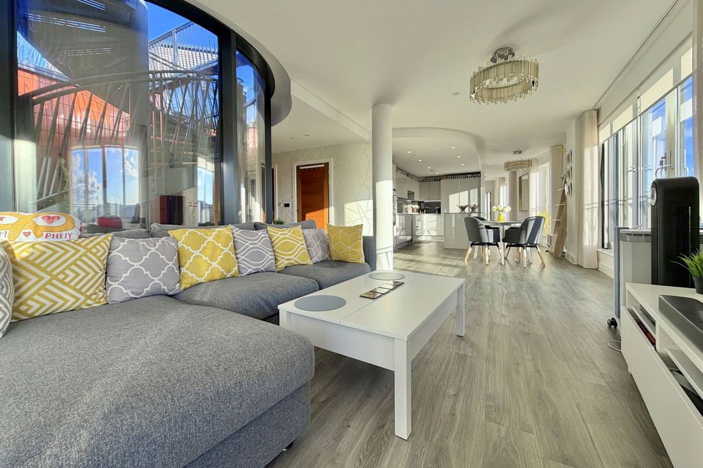 Sovereign Point, Bath BA2, 2 bed penthouse for sale, £1,100,000 ...