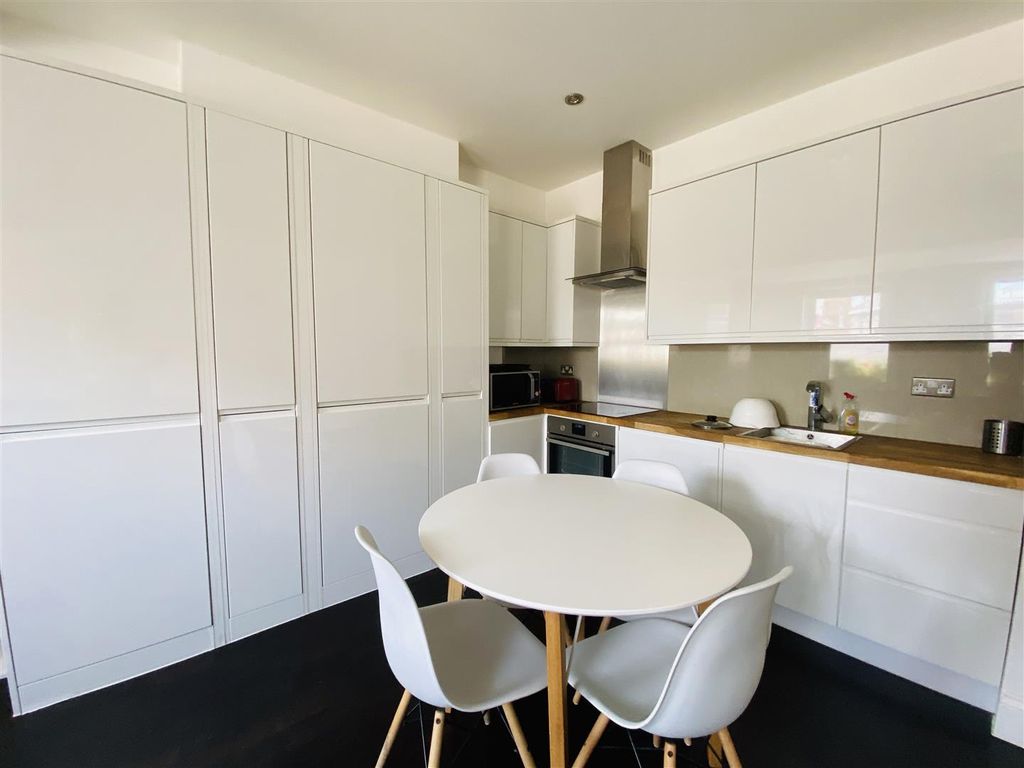 Portland Road, London SE25, 1 bed flat for sale, £240,000 | PrimeLocation