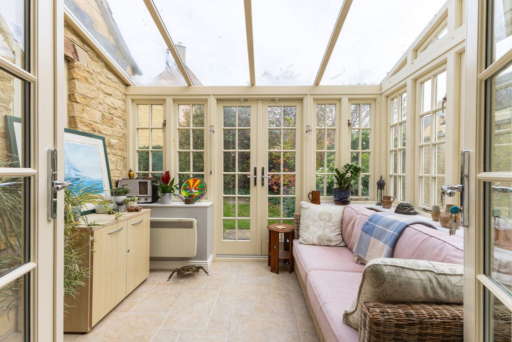 The Wern, Lechlade GL7, 3 bed detached house for sale, £575,000 ...