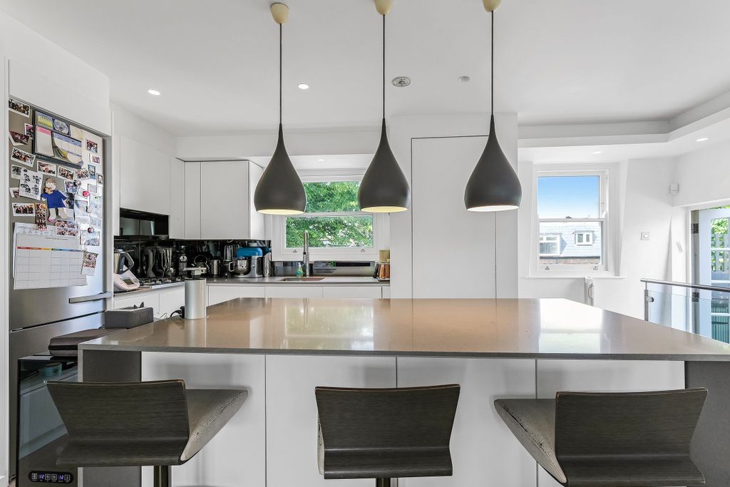 Kempsford Gardens SW5, 3 bed flat for sale, £1,295,000 | PrimeLocation