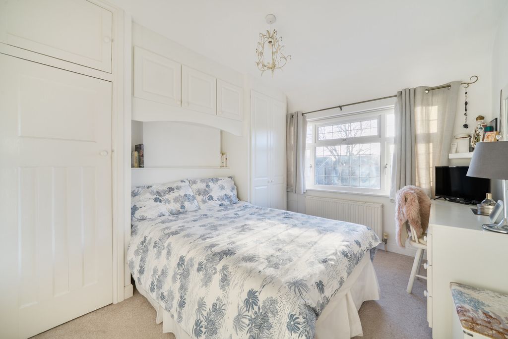 Tartar Road, Cobham KT11, 3 bed semi-detached house for sale, £550,000 ...
