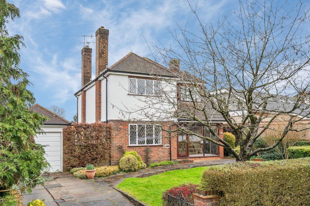 Chiltern Avenue, Bushey WD23, 3 bed detached house for sale, £1,100,000 ...