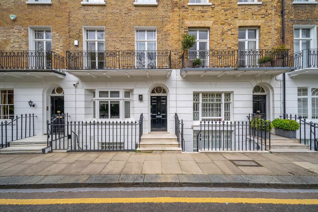 Brompton Square, London SW3, 5 bed town house to rent, £26,867 pcm ...