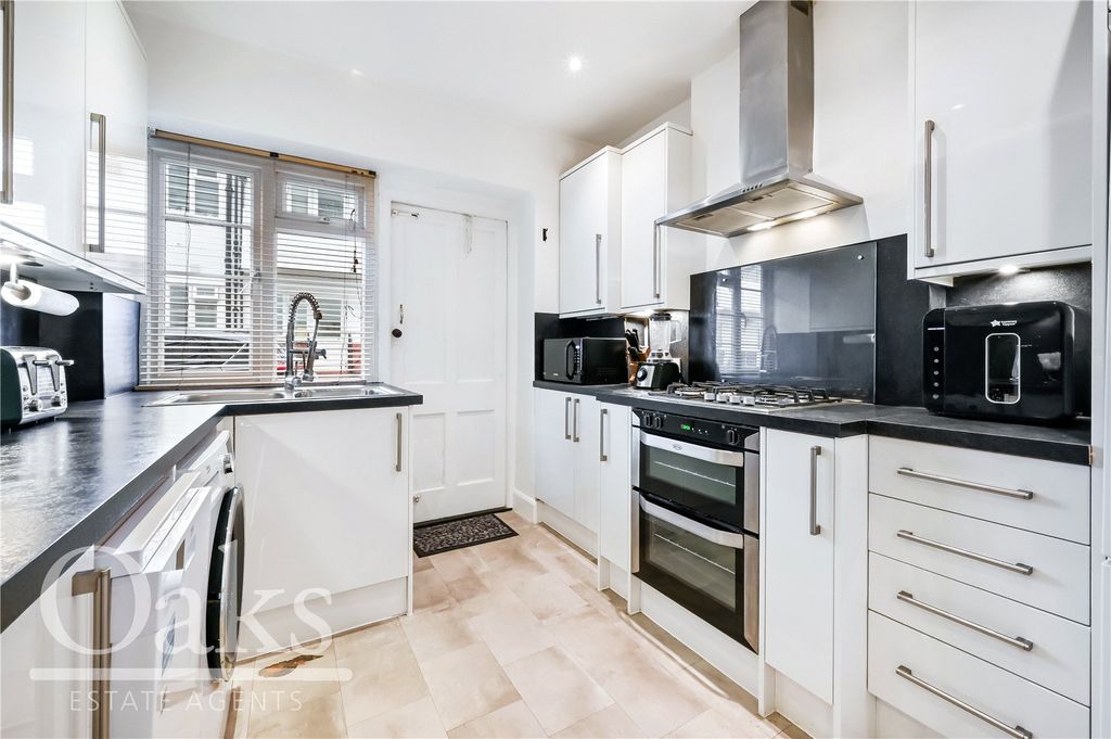 Barrow Road, Streatham SW16, 2 bed flat for sale, £400,000 | PrimeLocation