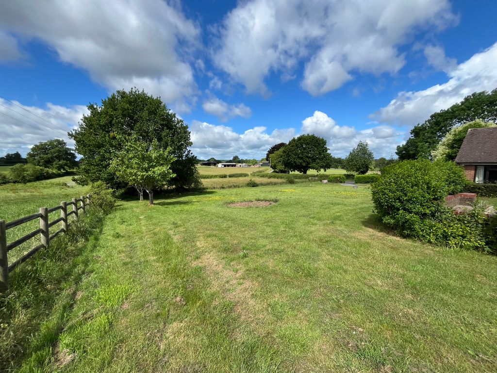 Hawford Lock Lane, Claines WR3, 3 bed detached bungalow for sale ...