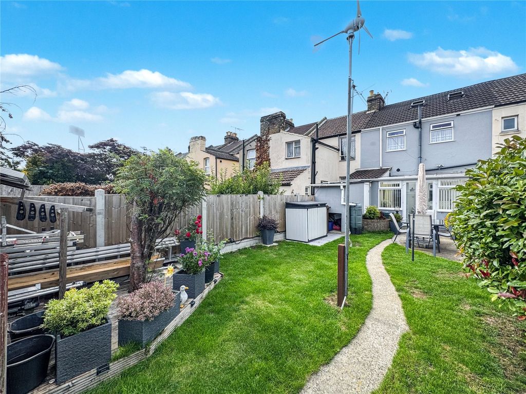 Gordon Road, Gillingham, Kent ME7, 4 bed terraced house for sale, £ ...