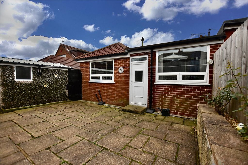 Surrey Avenue, High Crompton, Oldham, Greater Manchester OL2, 3 bed ...