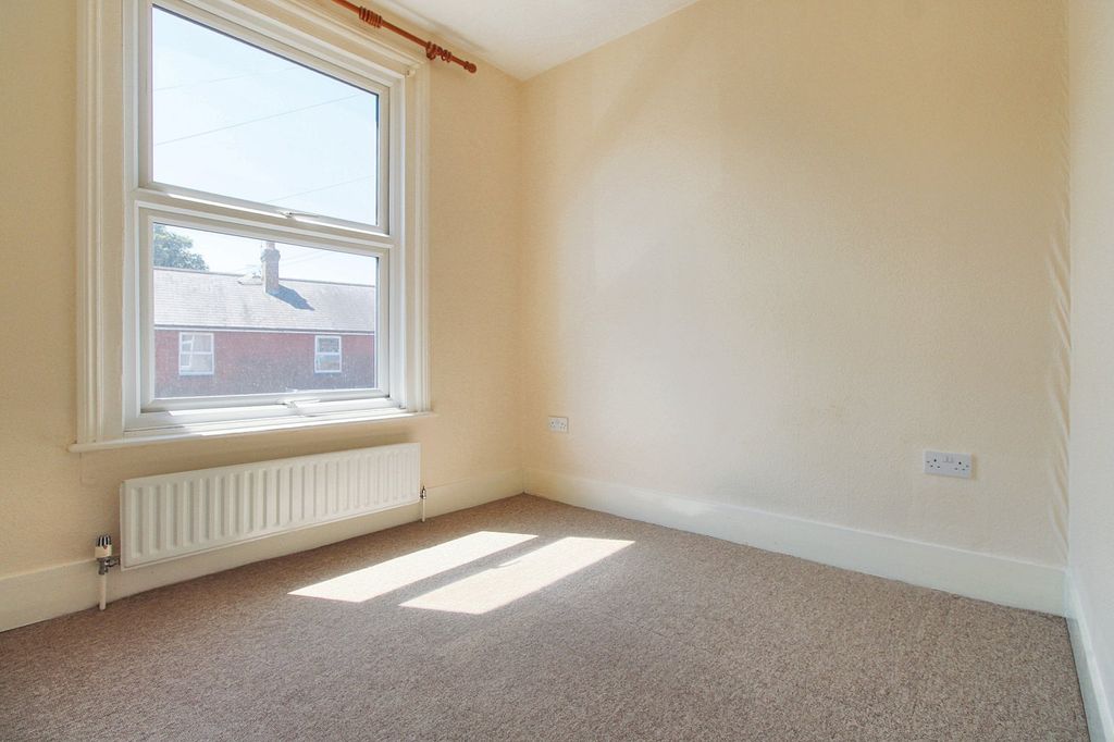High Street, Rusthall, Tunbridge Wells, Kent TN4, 2 bed flat to rent, £ ...