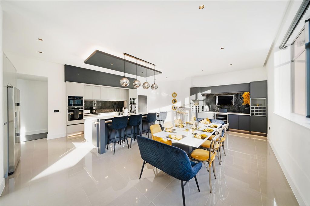 The Woodlands Estate, Cheddar BS14, 5 bed detached house for sale, £ ...