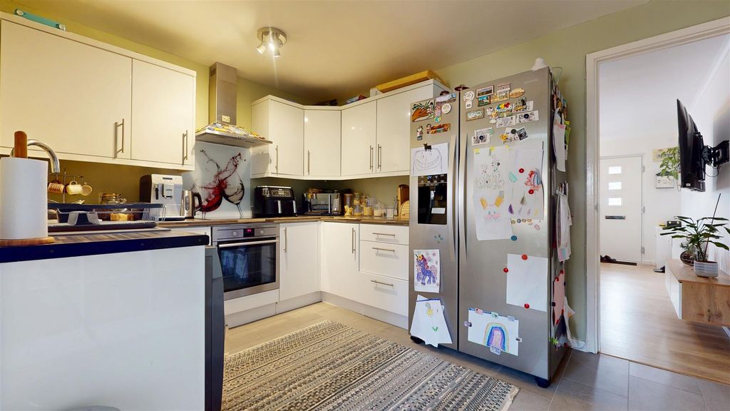 Pettingrew Close, Walnut Tree, Milton Keynes MK7, 2 bed end terrace ...