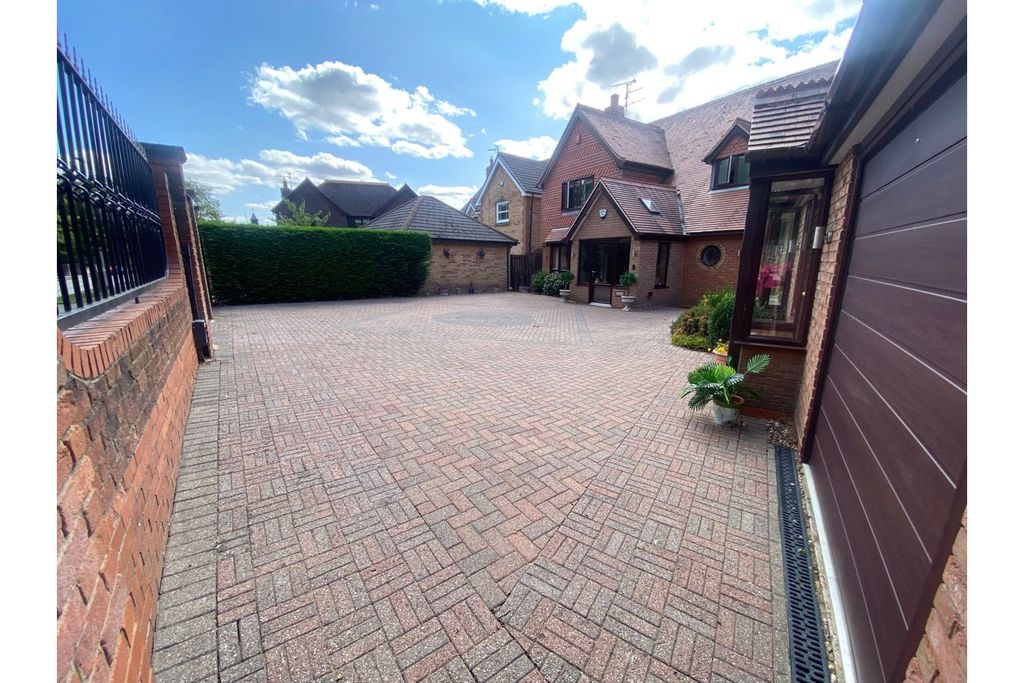 Lichfield Lane, Mansfield NG18, 5 bed detached house for sale, £600,000 ...