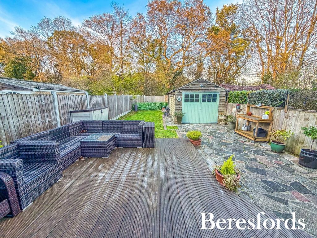 Fleet Close, Upminster RM14, 3 bed semi-detached house for sale, £ ...