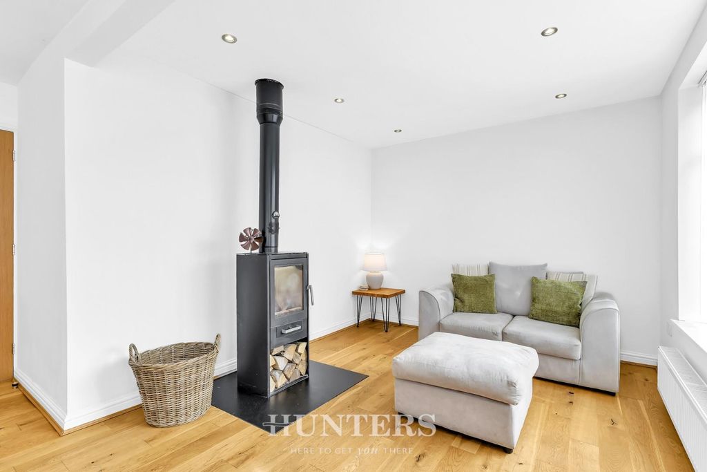 Evesham Road, Alkrington, Manchester M24, 3 bed detached bungalow for ...