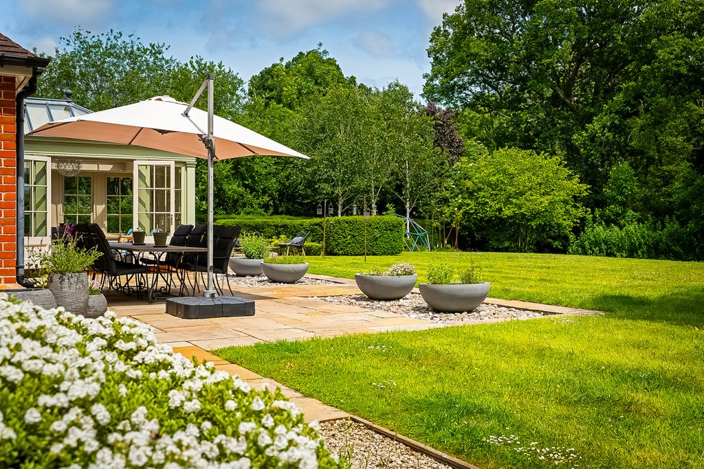 Pickhurst Road, Chiddingfold, Godalming, Surrey GU8, 7 bed detached ...