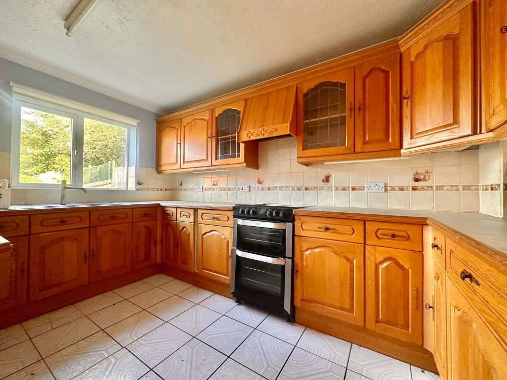 Marlborough Close, Eastbourne BN23, 3 bed detached house for sale, £ ...