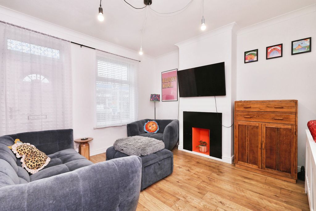 Doncaster Road, Conisbrough, Doncaster, South Yorkshire DN12, 2 bed end ...
