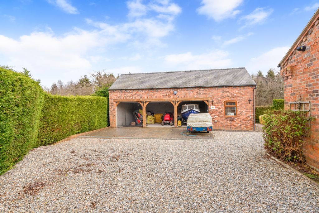 Breaden Heath, Whitchurch SY13, 6 bed barn conversion for sale, £ ...