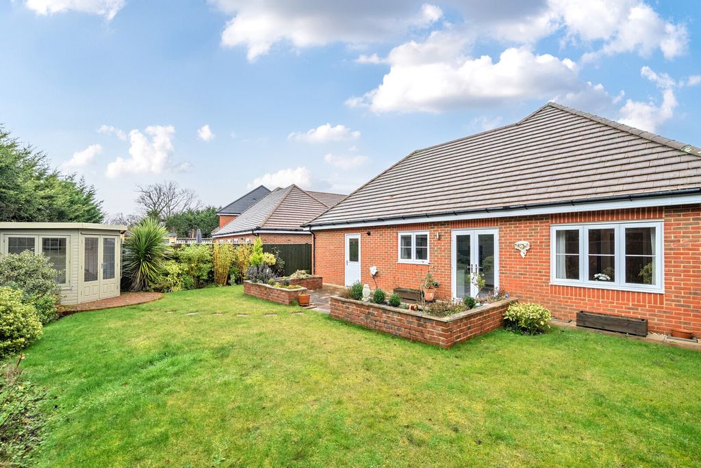 Nursery Green, Loxwood, Billingshurst RH14, 2 bed bungalow for sale, £ ...