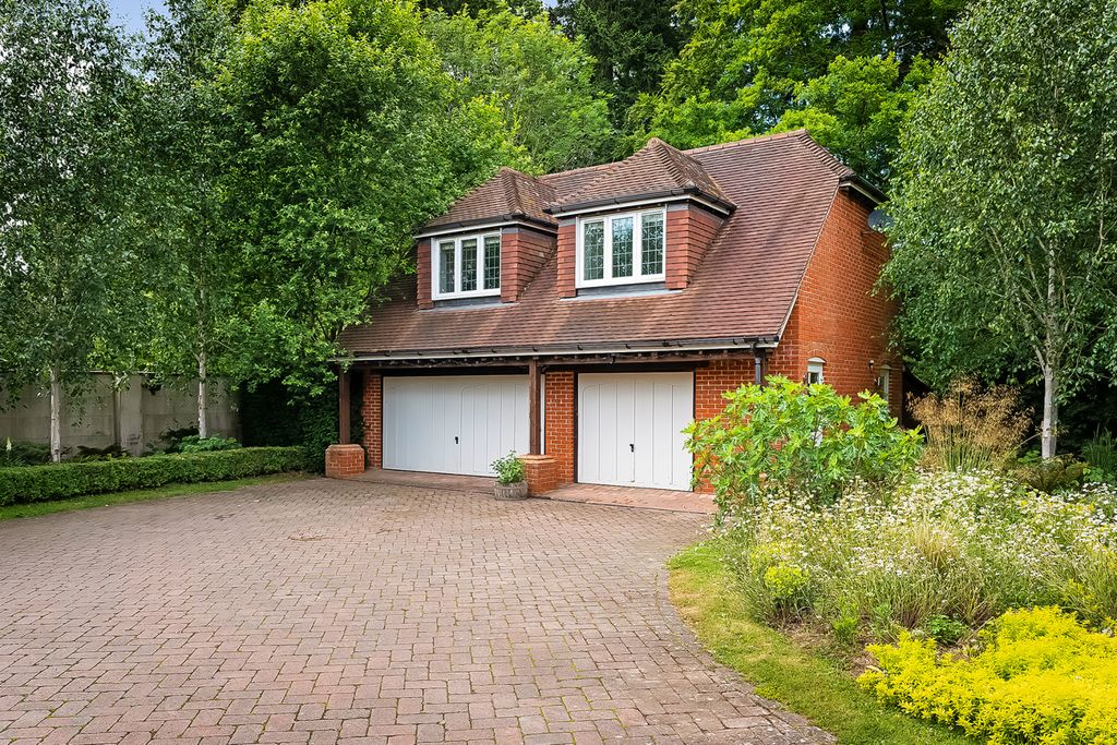 Pickhurst Road, Chiddingfold, Godalming, Surrey GU8, 7 bed detached ...
