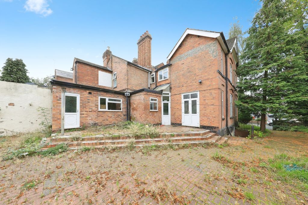 Tettenhall Road, Wolverhampton, West Midlands WV6, 6 bed end terrace ...
