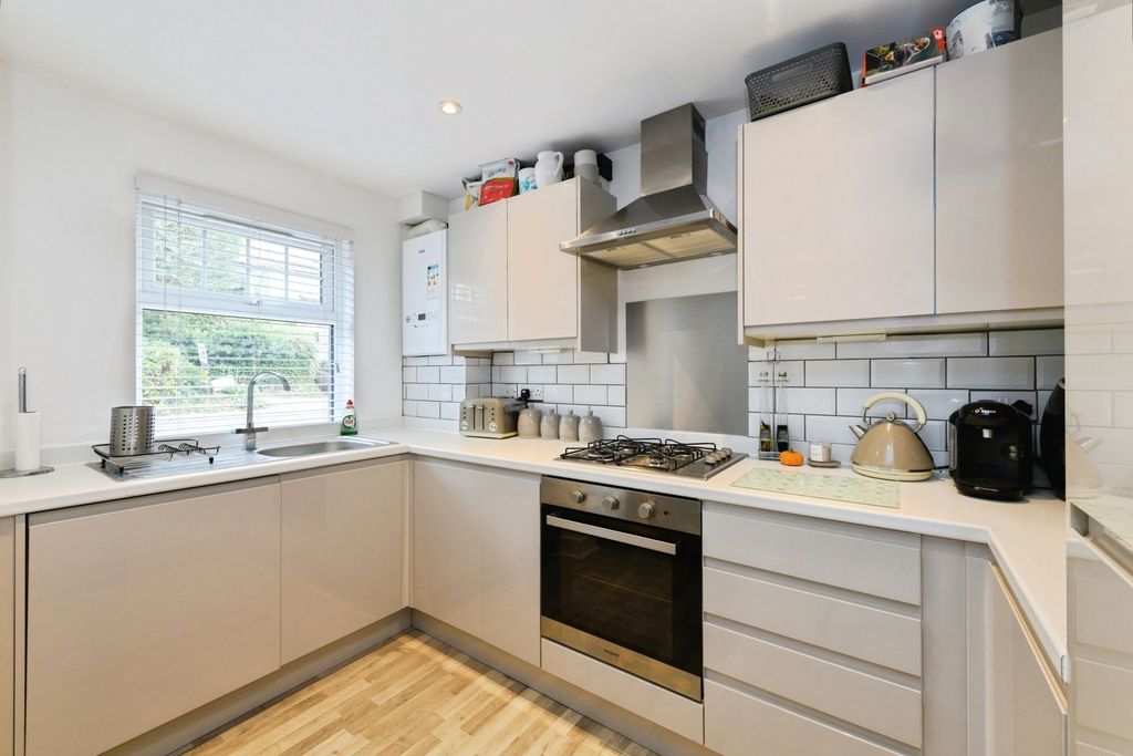 Lower Road, Kenley, Surrey CR8, 2 bed flat for sale, £325,000 ...