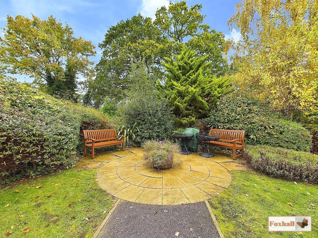 Cliff Lane, Ipswich IP3, 2 bed flat for sale, £160,000 | PrimeLocation