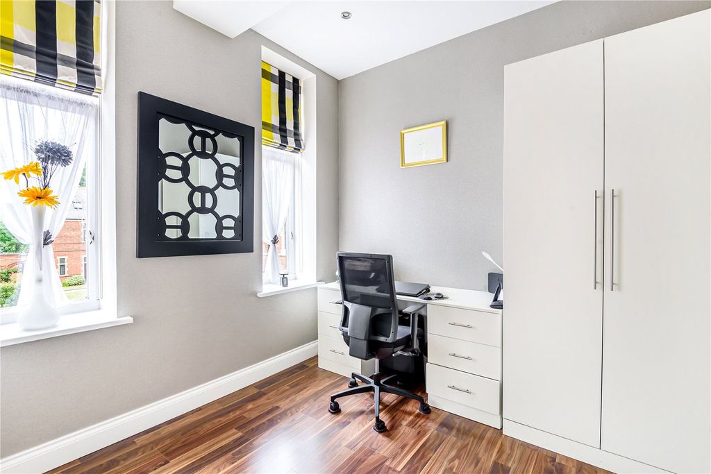 Royal Connaught Drive, Bushey, Hertfordshire WD23, 3 bed flat for sale ...
