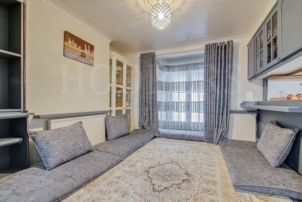 Chartley Avenue, London NW2, 3 bed semi-detached house for sale, £ ...