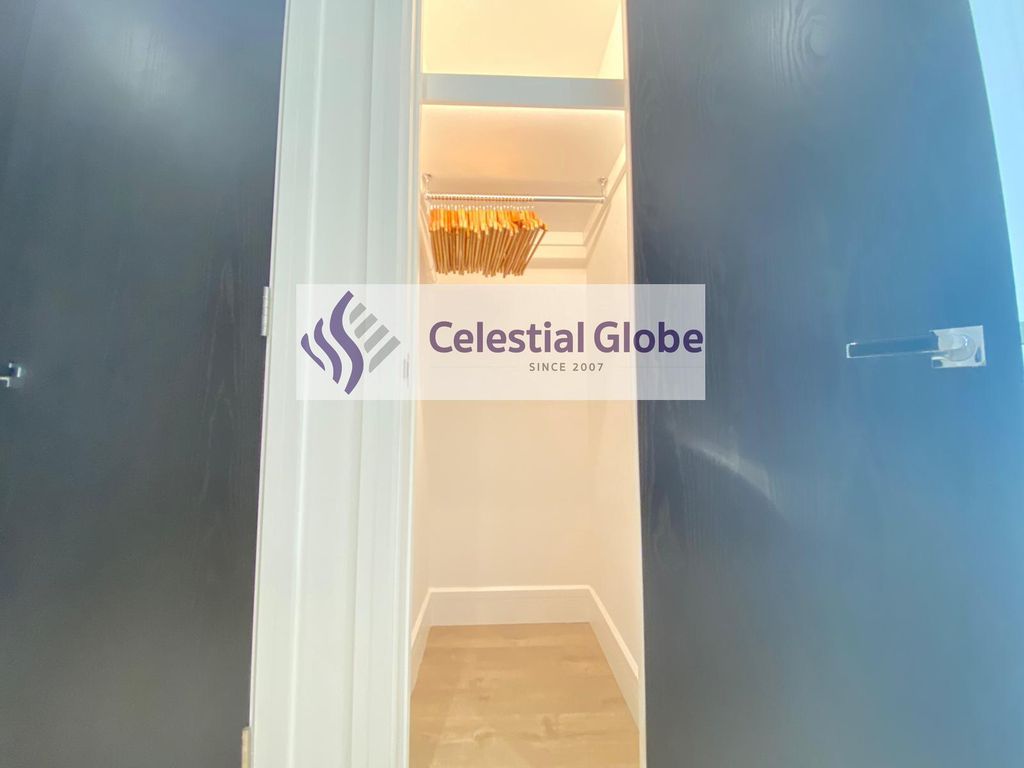 Piazza Walk, London E1, 2 bed flat to rent, £4,333 pcm | PrimeLocation