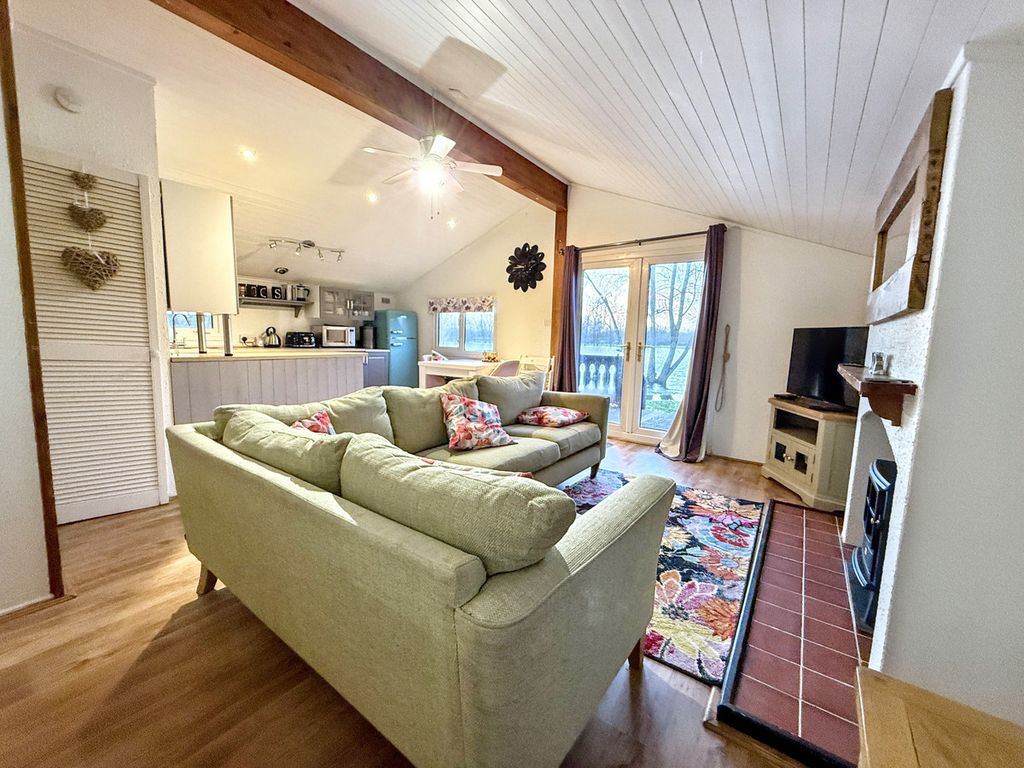 Heron View, Cotswold Lakes, 5 GL7, 2 bed lodge for sale, £35,000 ...
