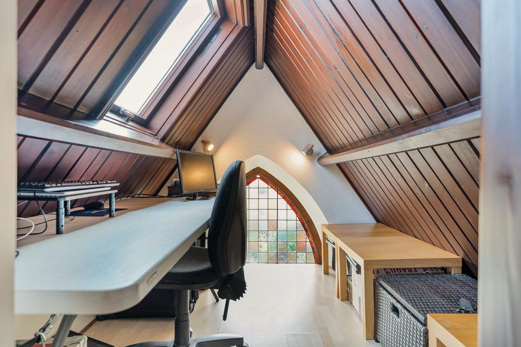 Cooling Chapel, Spendiff, Cooling, Kent. ME3, 4 bed detached house for ...