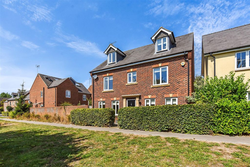 Hedgerow Walk, Andover SP11, 5 bed detached house for sale | PrimeLocation