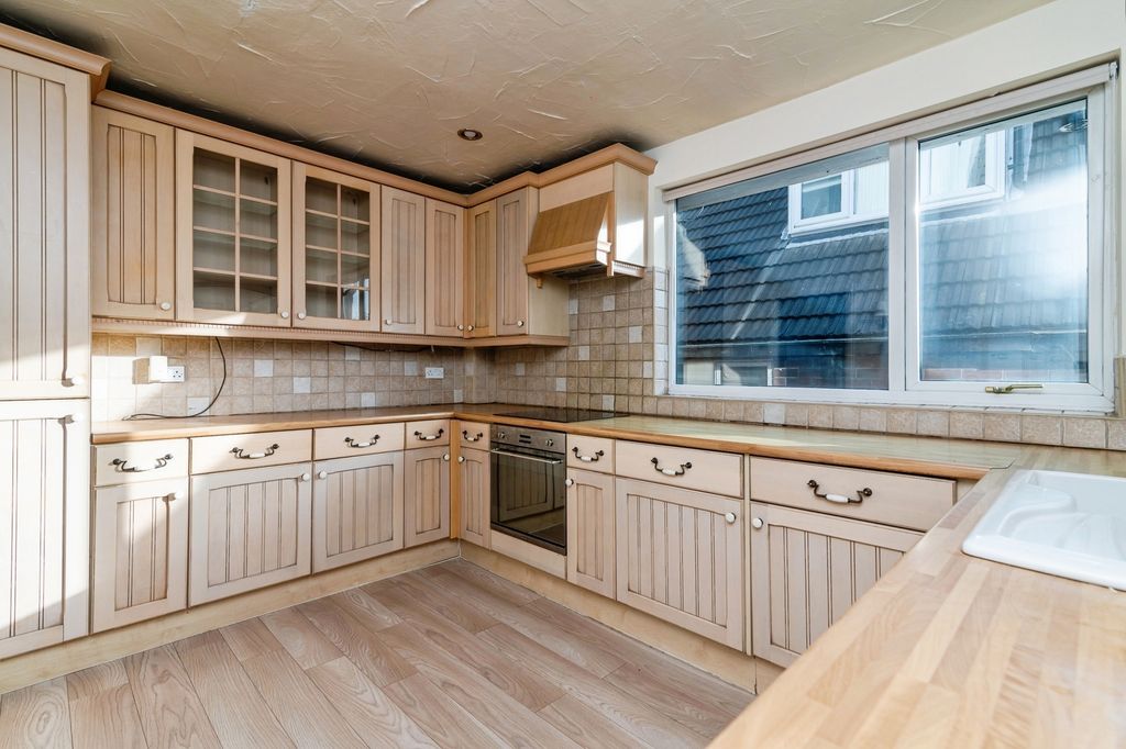 Castleton Avenue, Carlton, Nottingham, Nottinghamshire NG4, 3 bed ...