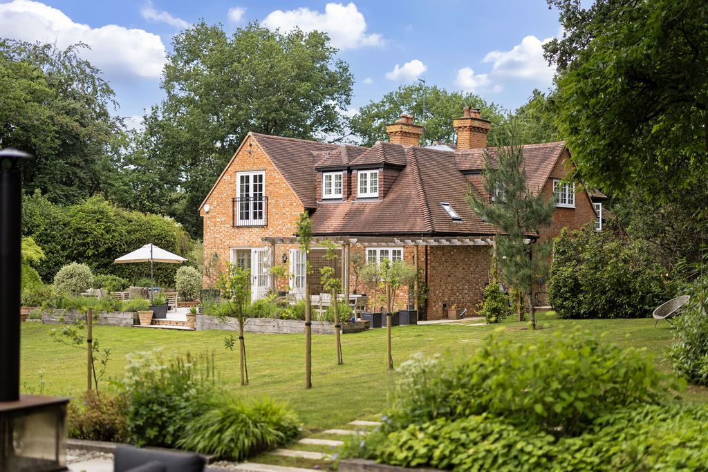 Tilford Street, Farnham GU10, 5 bed detached house for sale, £2,400,000 ...
