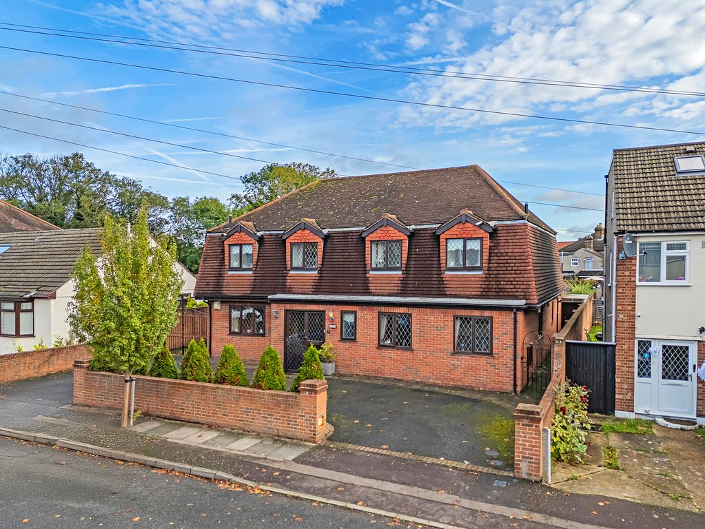 Rosedale Road, Romford RM1, 4 bed detached house for sale, £975,000 ...
