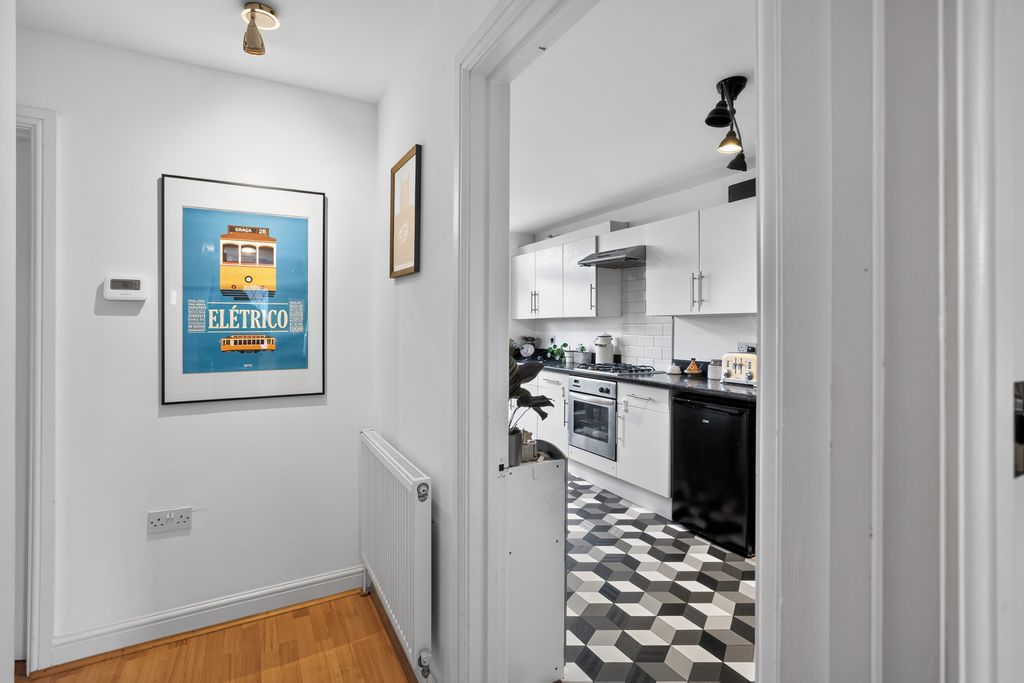 Ingatestone Road, London SE25, 2 bed maisonette for sale, £400,000 ...