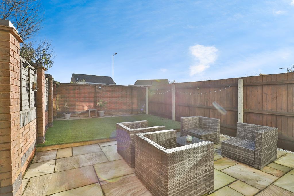 Cucklington Gardens, Muscliff, Bournemouth, Dorset BH9, 2 bed end ...