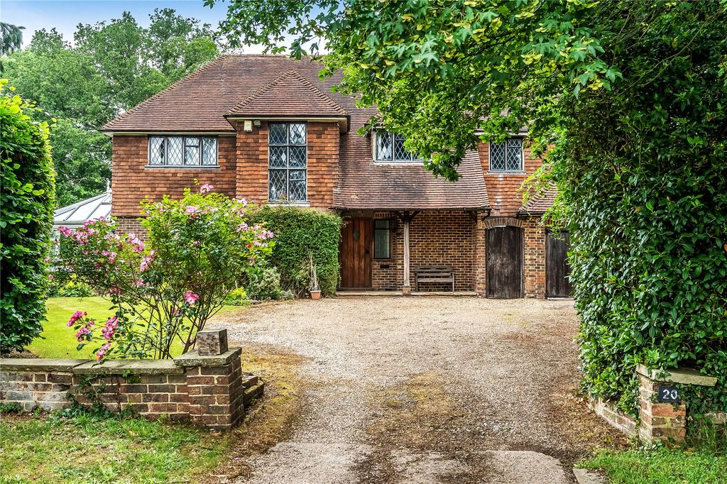 South Close Green, Merstham, Redhill, Surrey RH1, 5 bed detached house ...