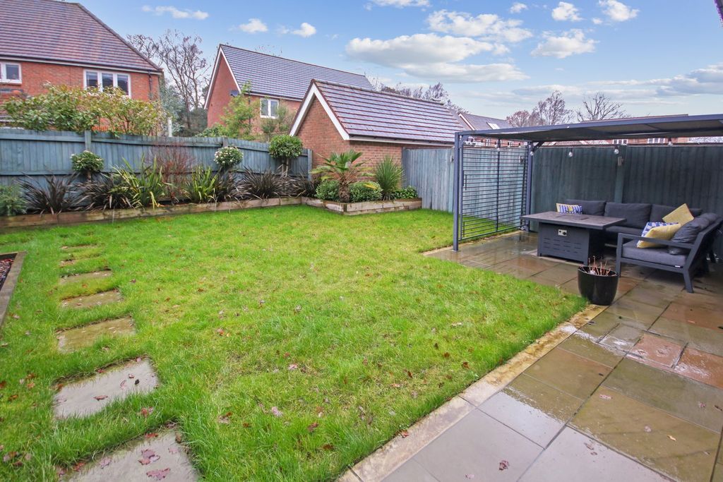 The Furrows, Crawley Down RH10, 4 bed detached house for sale, £725,000 ...