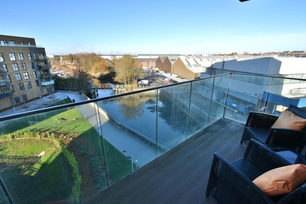 James Smith Court, Dartford, Kent DA1, 2 bed flat for sale, £330,000 ...