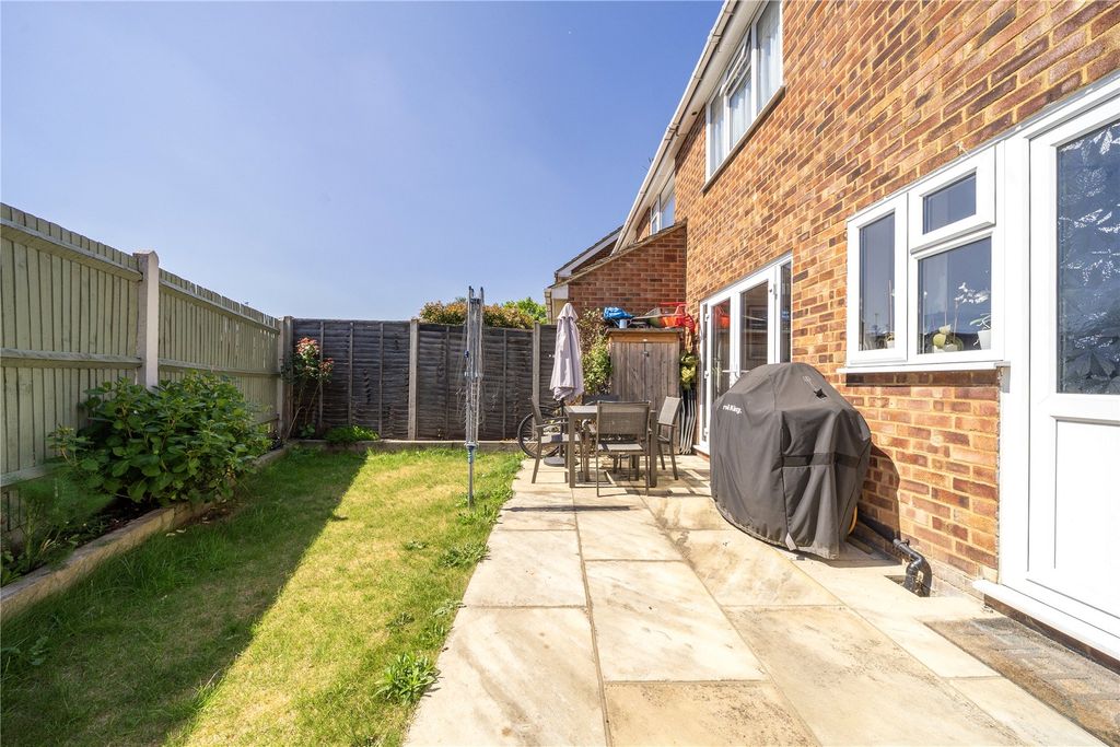 Knaphill, Surrey GU21, 3 bed semi-detached house for sale, £449,950 ...