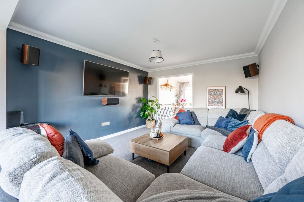 Foxcotte Close, Hellesdon NR6, 3 bed semi-detached house for sale, £ ...
