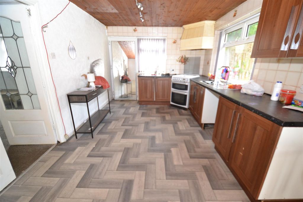 Poplar Grove, Horton Bank Top, Bradford BD7, 3 bed detached bungalow ...