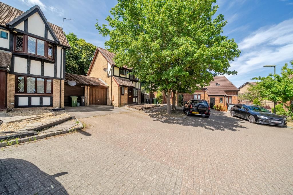 Bagshot, Surrey GU19, 3 bed link detached house for sale, £440,000 ...