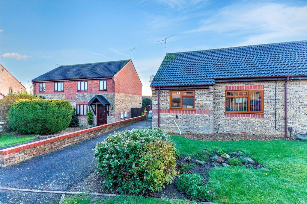 Harris Close, Raunds, Wellingborough, Northamptonshire NN9, 2 bed ...