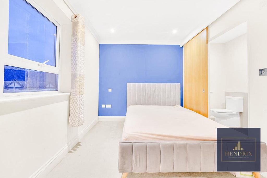 Cranbrook Road, Ilford IG2, 2 bed flat for sale, £350,000 | PrimeLocation