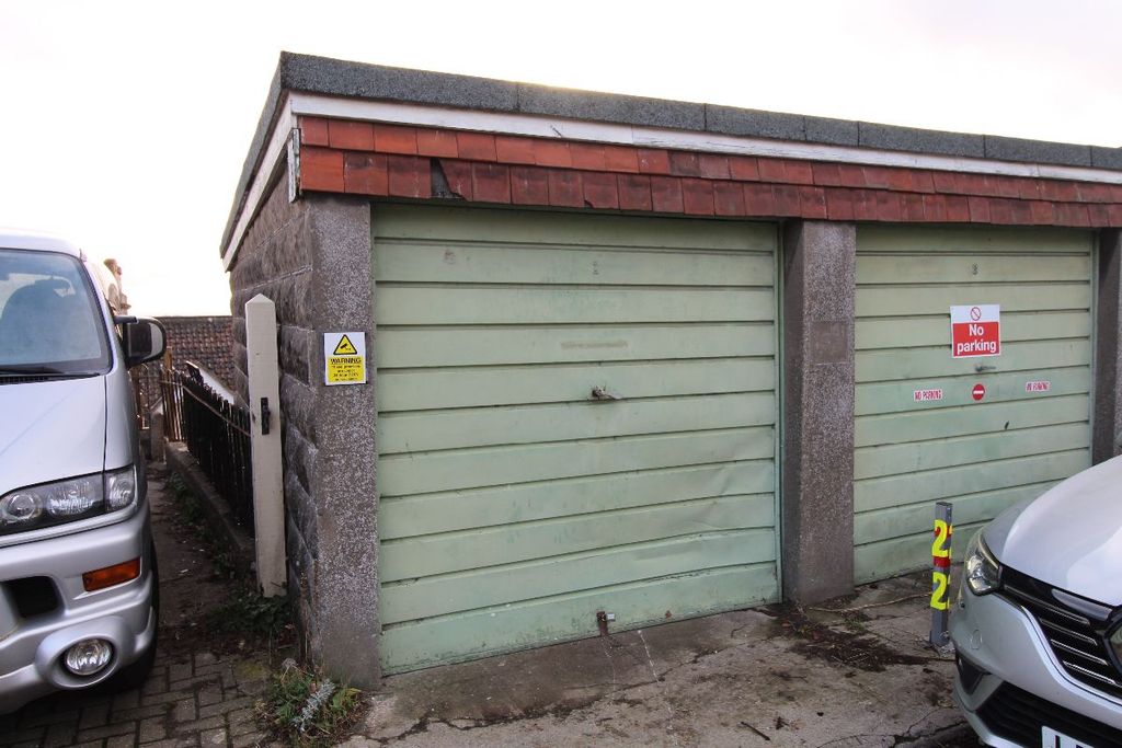 Shrubbery Road, Weston-Super-Mare BS23, 2 bed flat to rent, £1,250 pcm ...
