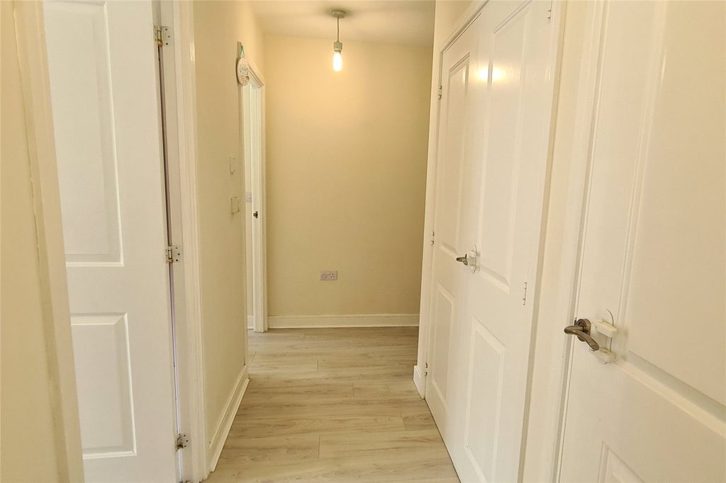 Fleming Place, Bracknell, Berkshire RG12, 2 bed flat for sale, £260,000 ...